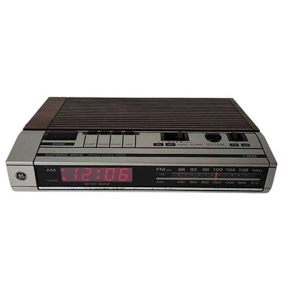 General Electric | Wall Decor | Vintage Ge 74634b Radio Alarm Clock ...